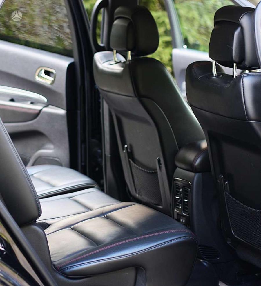 Black Dodge Durango 2018 in Kretinga, with an engine capacity of 3.60 L and mileage of 211 thousand km for 15999 €, photo 38 on AUTOMOTO.COM.LV