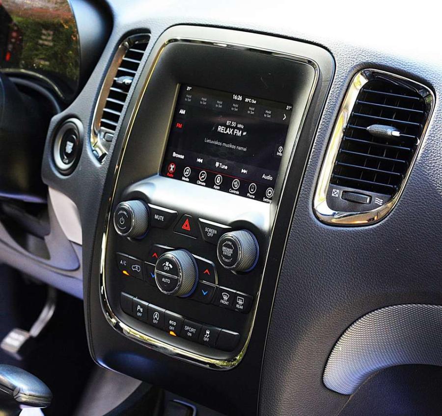 Black Dodge Durango 2018 in Kretinga, with an engine capacity of 3.60 L and mileage of 211 thousand km for 15999 €, photo 39 on AUTOMOTO.COM.LV