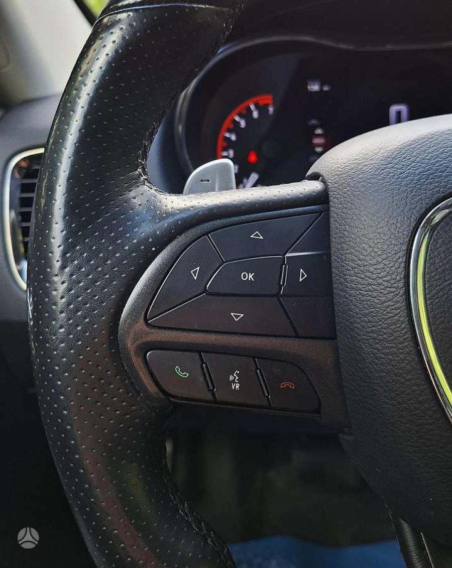 Black Dodge Durango 2018 in Kretinga, with an engine capacity of 3.60 L and mileage of 211 thousand km for 15999 €, photo 40 on AUTOMOTO.COM.LV