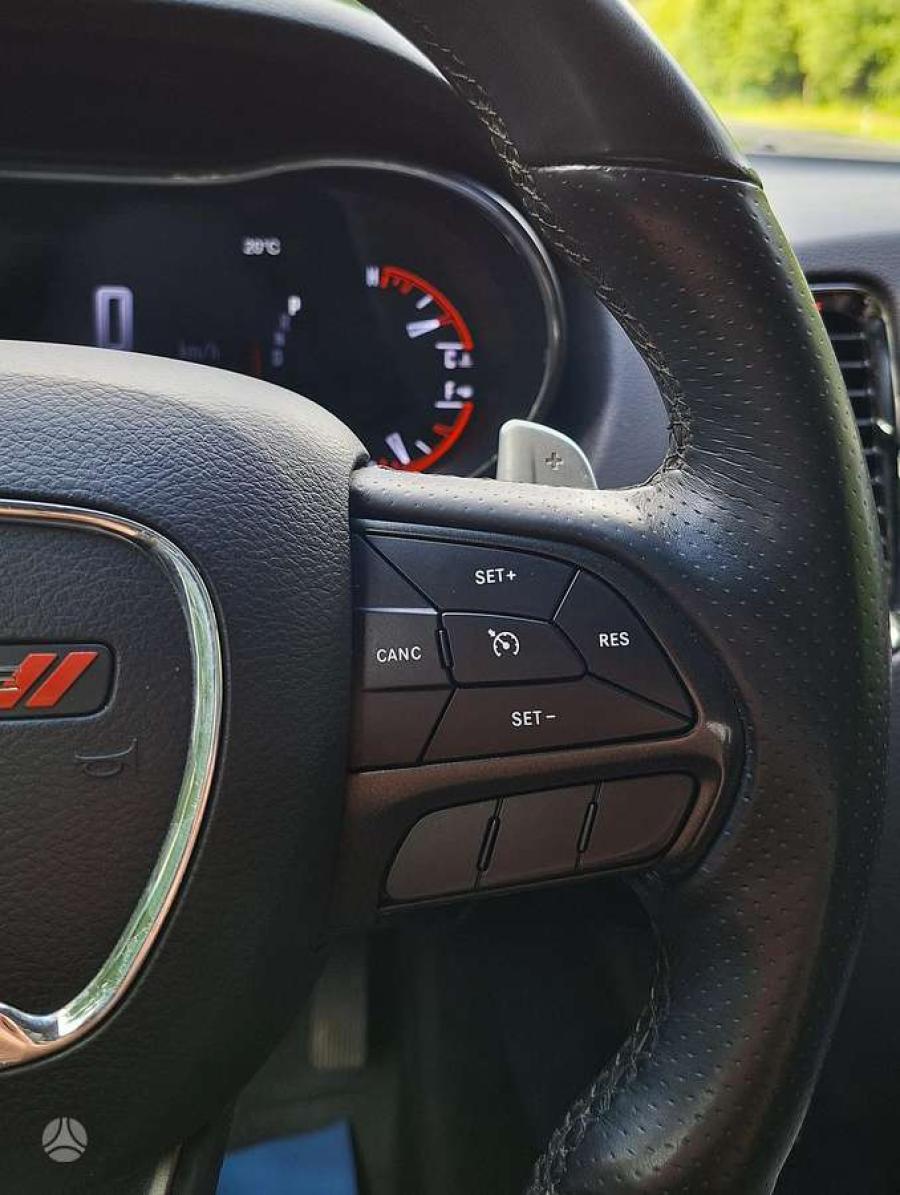 Black Dodge Durango 2018 in Kretinga, with an engine capacity of 3.60 L and mileage of 211 thousand km for 15999 €, photo 41 on AUTOMOTO.COM.LV