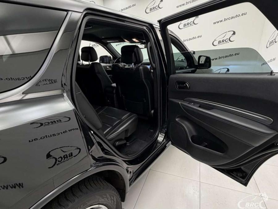 Black Dodge Durango 2019 in Vilnius, with an engine capacity of 5.65 L and mileage of 136 thousand km for 21900 €, photo 17 on AUTOMOTO.COM.LV