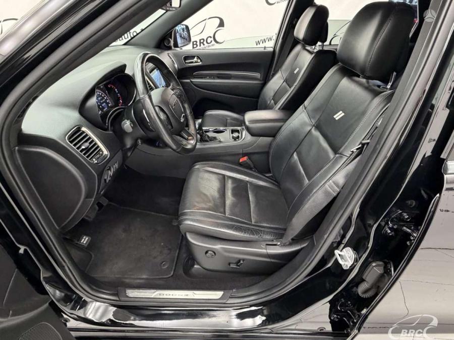 Black Dodge Durango 2019 in Vilnius, with an engine capacity of 5.65 L and mileage of 136 thousand km for 21900 €, photo 27 on AUTOMOTO.COM.LV