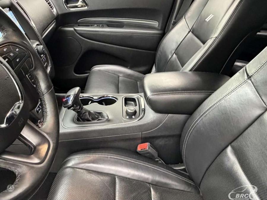 Black Dodge Durango 2019 in Vilnius, with an engine capacity of 5.65 L and mileage of 136 thousand km for 21900 €, photo 30 on AUTOMOTO.COM.LV