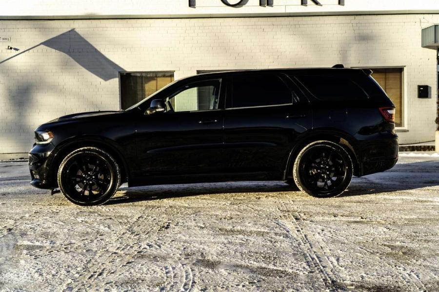 Black Dodge Durango 2019 in Ukmerge, with an engine capacity of 5.65 L and mileage of 153 thousand km for 19700 €, photo 4 on AUTOMOTO.COM.LV