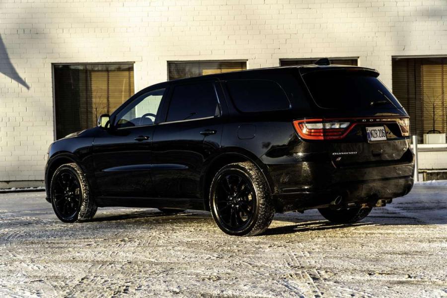 Black Dodge Durango 2019 in Ukmerge, with an engine capacity of 5.65 L and mileage of 153 thousand km for 19700 €, photo 5 on AUTOMOTO.COM.LV