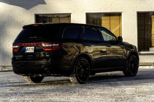 Black Dodge Durango 2019 in Ukmerge, with an engine capacity of 5.65 L and mileage of 153 thousand km for 19700 €, photo 6 on AUTOMOTO.COM.LV