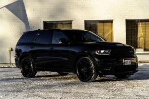 Black Dodge Durango 2019 in Ukmerge, with an engine capacity of 5.65 L and mileage of 153 thousand km for 19700 €, photo 8 on AUTOMOTO.COM.LV