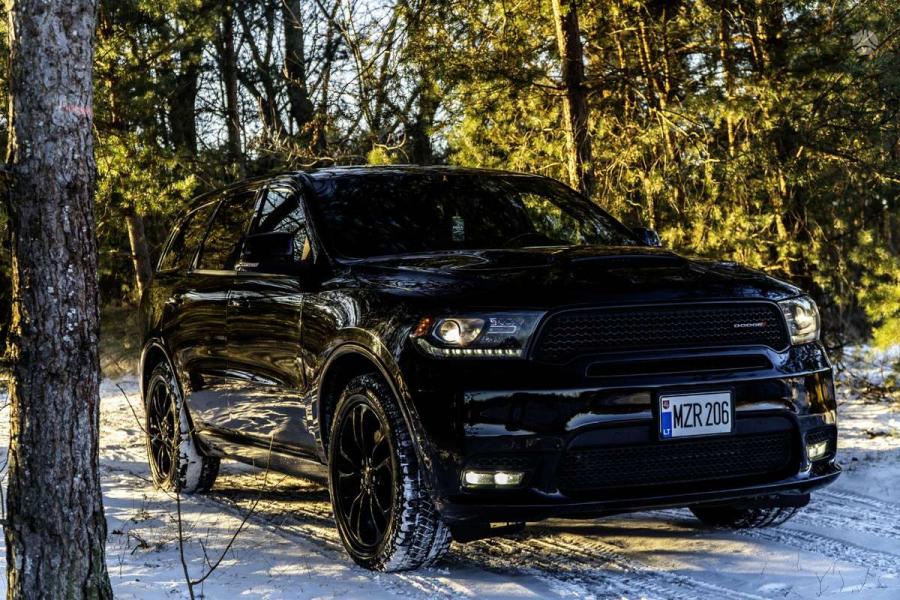 Black Dodge Durango 2019 in Ukmerge, with an engine capacity of 5.65 L and mileage of 153 thousand km for 19700 €, photo 28 on AUTOMOTO.COM.LV