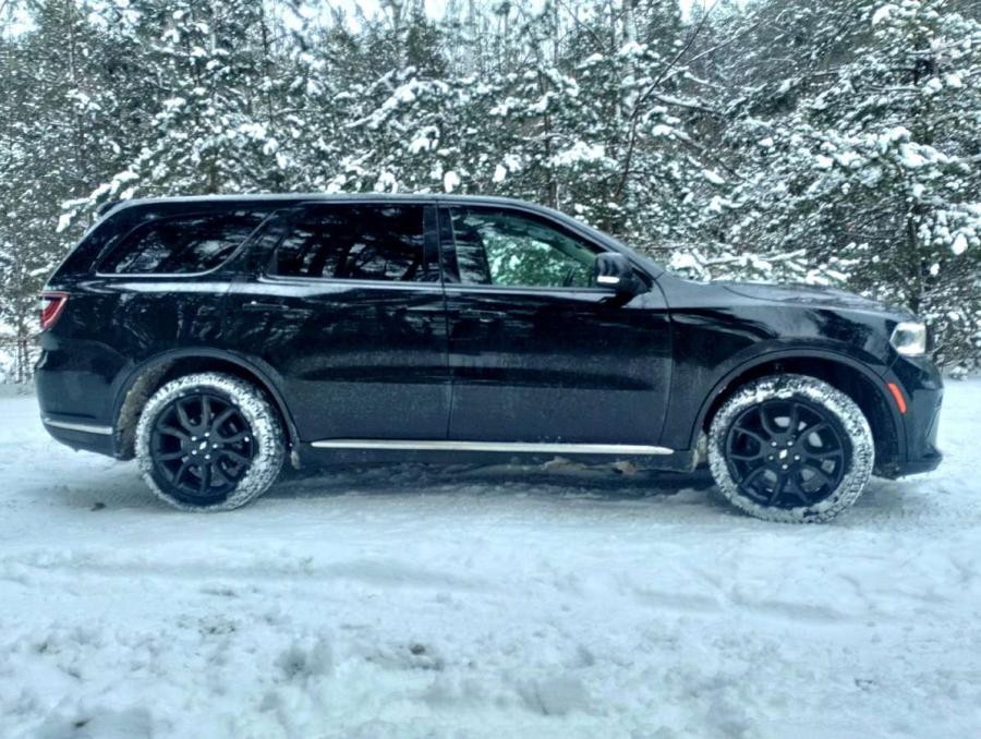 Black Dodge Durango 2019 in Vilnius, with an engine capacity of 5.70 L and mileage of 116 thousand km for 21800 €, photo 6 on AUTOMOTO.COM.LV