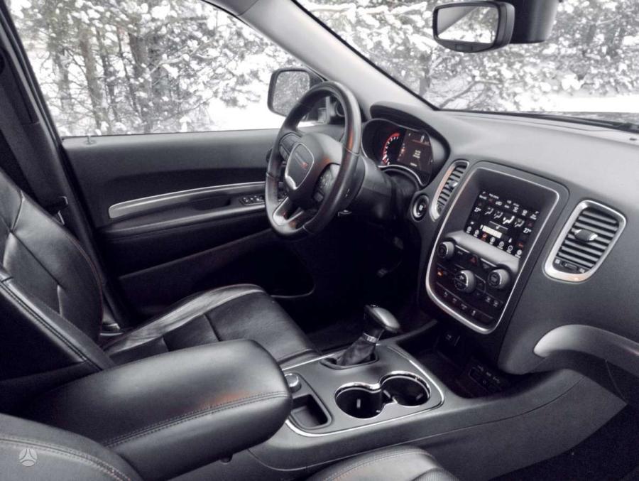 Black Dodge Durango 2019 in Vilnius, with an engine capacity of 5.70 L and mileage of 116 thousand km for 21800 €, photo 9 on AUTOMOTO.COM.LV