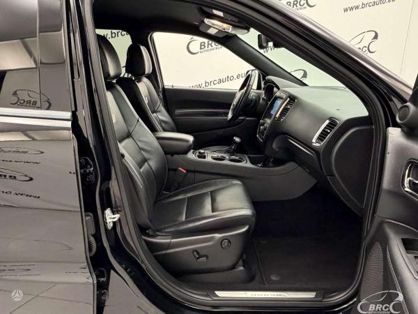 Black Dodge Durango 2019 in Vilnius, with an engine capacity of 5.65 L and mileage of 136 thousand km for 20900 €, photo 5 on AUTOMOTO.COM.LV