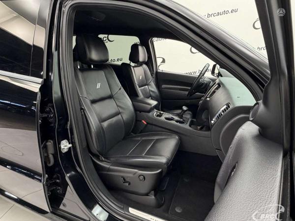 Black Dodge Durango 2019 in Vilnius, with an engine capacity of 5.65 L and mileage of 136 thousand km for 20900 €, photo 8 on AUTOMOTO.COM.LV