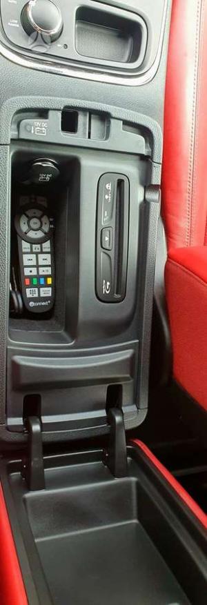 Black Dodge Durango 2019 in Klaipeda, with an engine capacity of 5.65 L and mileage of 246 thousand km for 19900 €, photo 26 on AUTOMOTO.COM.LV