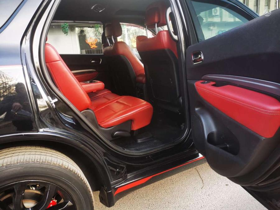 Melns Dodge Durango 2019 Viļņa, ar dzinēja tilpumu 5.70 L un nobraukumu 102 tūkst. km par 19750 €, foto 20 vietnē AUTOMOTO.COM.LV