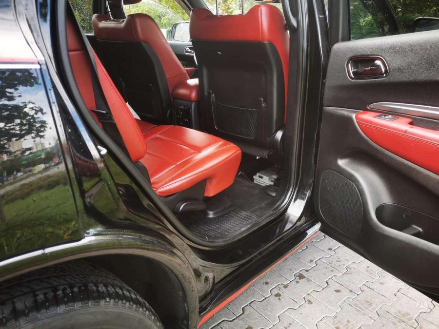 Black Dodge Durango 2019 in Vilnius, with an engine capacity of 5.65 L and mileage of 102 thousand km for 19875 €, photo 11 on AUTOMOTO.COM.LV