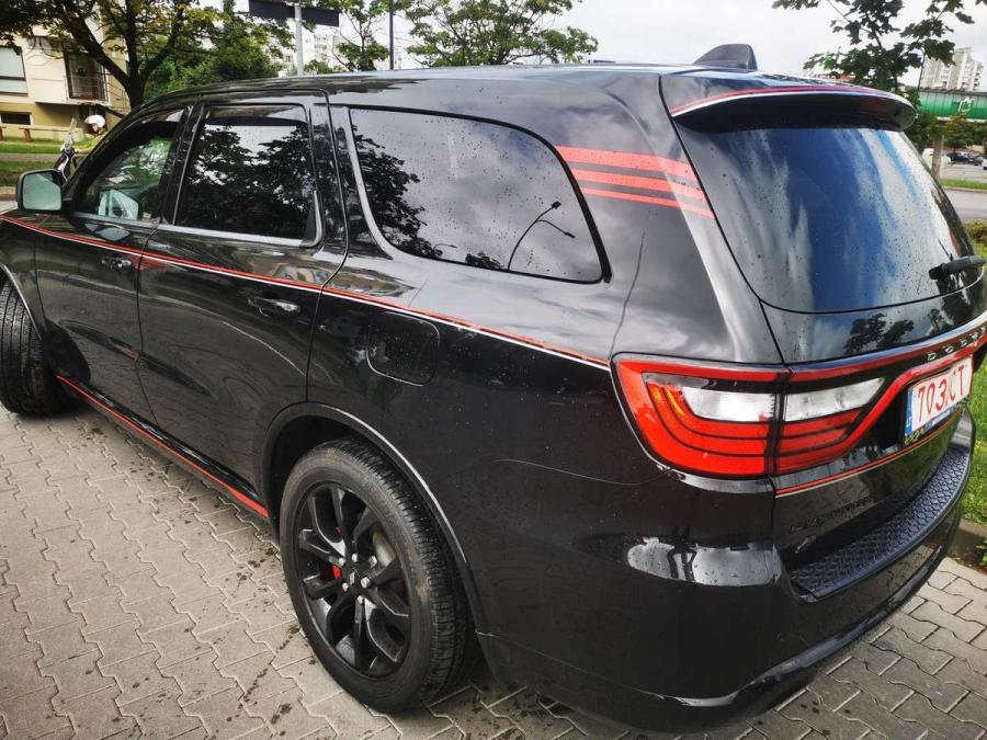 Black Dodge Durango 2019 in Vilnius, with an engine capacity of 5.65 L and mileage of 102 thousand km for 19875 €, photo 12 on AUTOMOTO.COM.LV