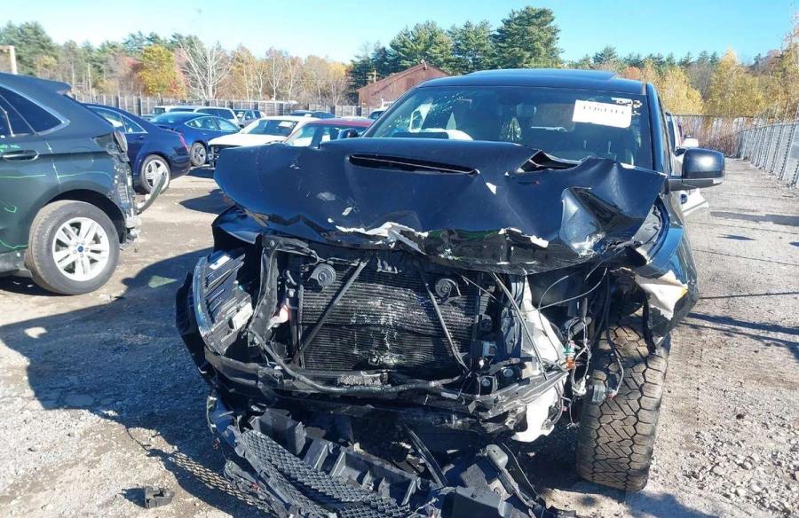 Black Dodge Durango 2020 in Vilnius, with an engine capacity of 5.65 L and mileage of 153 thousand km for 9777 €, photo 3 on AUTOMOTO.COM.LV