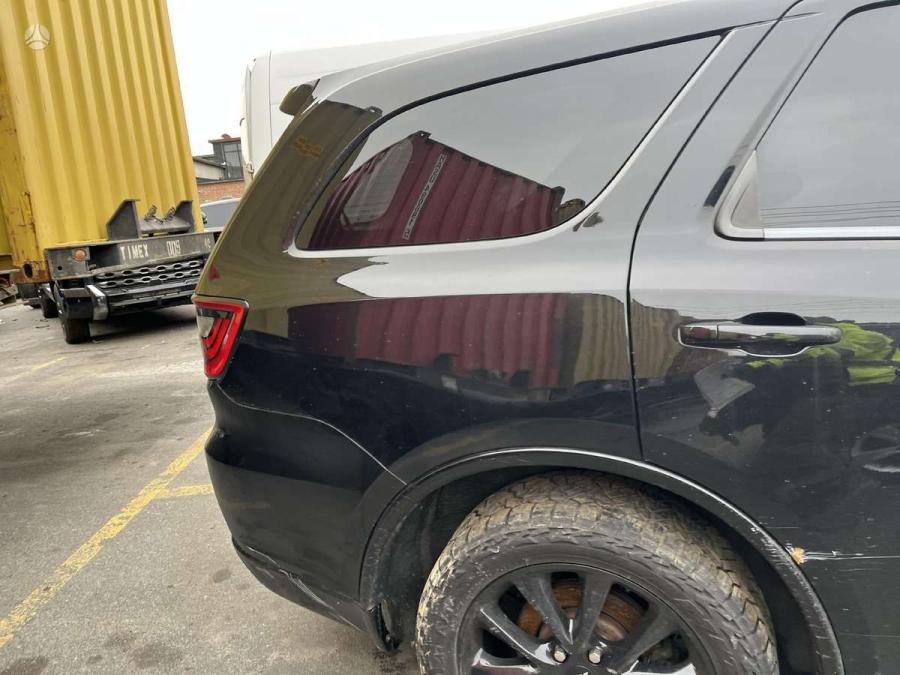 Black Dodge Durango 2020 in Vilnius, with an engine capacity of 5.65 L and mileage of 153 thousand km for 9777 €, photo 12 on AUTOMOTO.COM.LV
