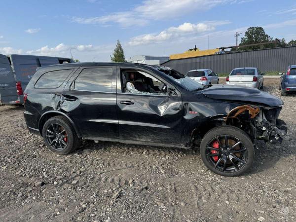Black Dodge Durango 2020 in Siauliai, with an engine capacity of 6.42 L and mileage of 71 thousand km for 14500 €, photo 4 on AUTOMOTO.COM.LV
