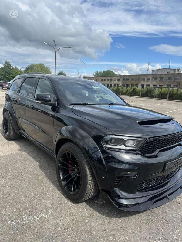 Black Dodge Durango 2020 in Klaipeda, with an engine capacity of 6.42 L and mileage of 190 thousand km for 29000 €, photo 4 on AUTOMOTO.COM.LV