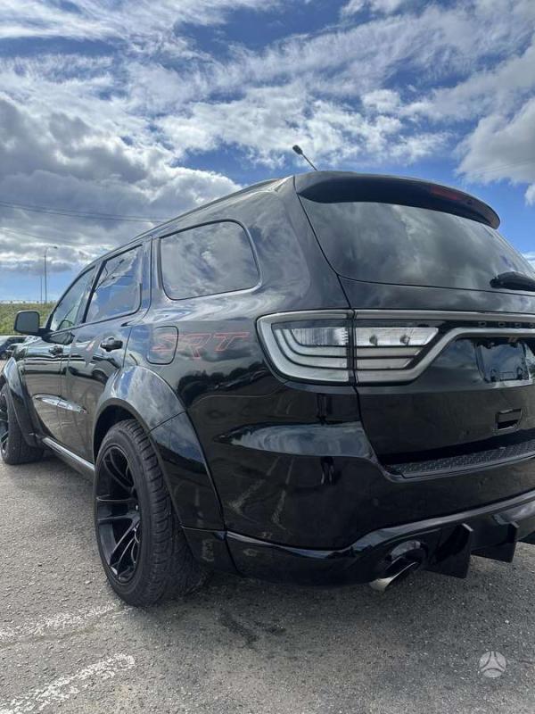 Black Dodge Durango 2020 in Klaipeda, with an engine capacity of 6.42 L and mileage of 190 thousand km for 29000 €, photo 6 on AUTOMOTO.COM.LV