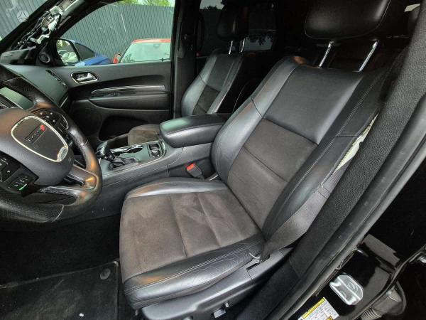 Black Dodge Durango 2020 in Vilnius, with an engine capacity of 5.65 L and mileage of 224 thousand km for 16900 €, photo 8 on AUTOMOTO.COM.LV