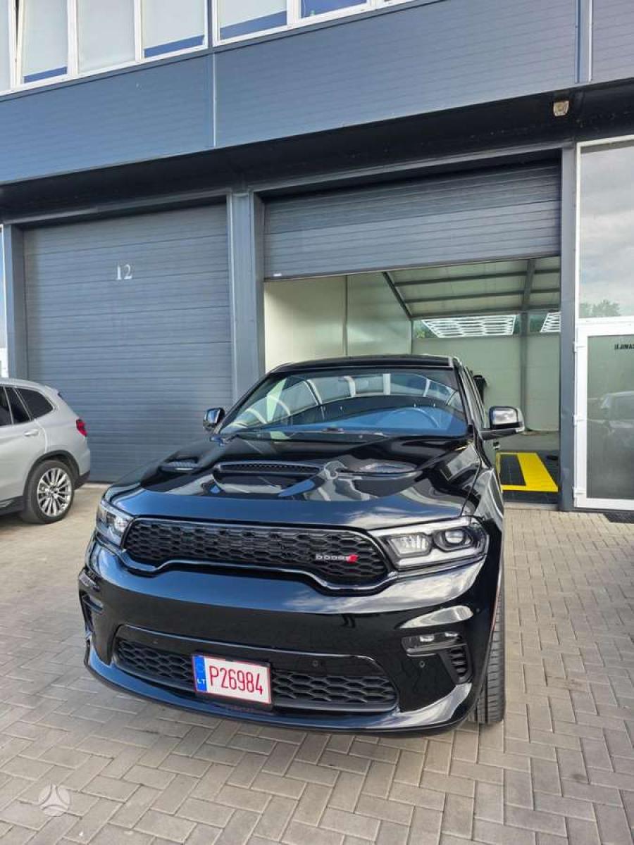 Black Dodge Durango 2020 in Kaunas, with an engine capacity of 5.65 L and mileage of 133 thousand km for 22500 €, photo 4 on AUTOMOTO.COM.LV
