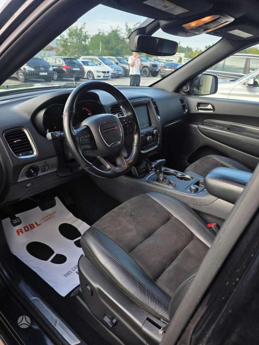 Black Dodge Durango 2020 in Kaunas, with an engine capacity of 5.65 L and mileage of 133 thousand km for 22500 €, photo 9 on AUTOMOTO.COM.LV