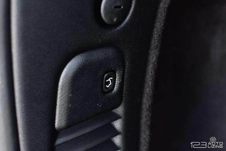 Black Dodge Durango 2020 in Kretinga, with an engine capacity of 3.60 L and mileage of 153 thousand km for 18999 €, photo 13 on AUTOMOTO.COM.LV