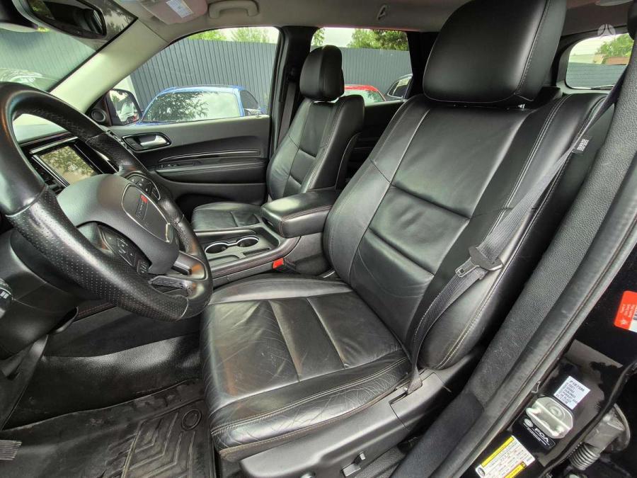 Black Dodge Durango 2021 in Vilnius, with an engine capacity of 5.65 L and mileage of 132 thousand km for 20900 €, photo 9 on AUTOMOTO.COM.LV
