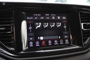 Black Dodge Durango 2021 in Vilnius, with an engine capacity of 5.65 L and mileage of 132 thousand km for 20900 €, photo 18 on AUTOMOTO.COM.LV