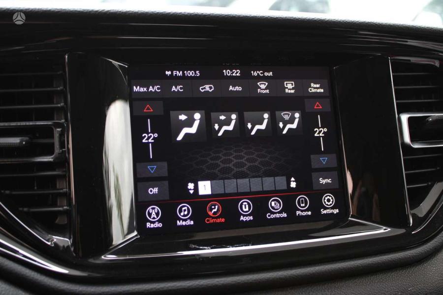 Black Dodge Durango 2021 in Vilnius, with an engine capacity of 5.65 L and mileage of 132 thousand km for 20900 €, photo 18 on AUTOMOTO.COM.LV