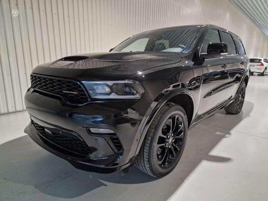 Black Dodge Durango 2022 in Siauliai, with an engine capacity of 3.60 L and mileage of 62 thousand km for 26900 €, photo 1 on AUTOMOTO.COM.LV