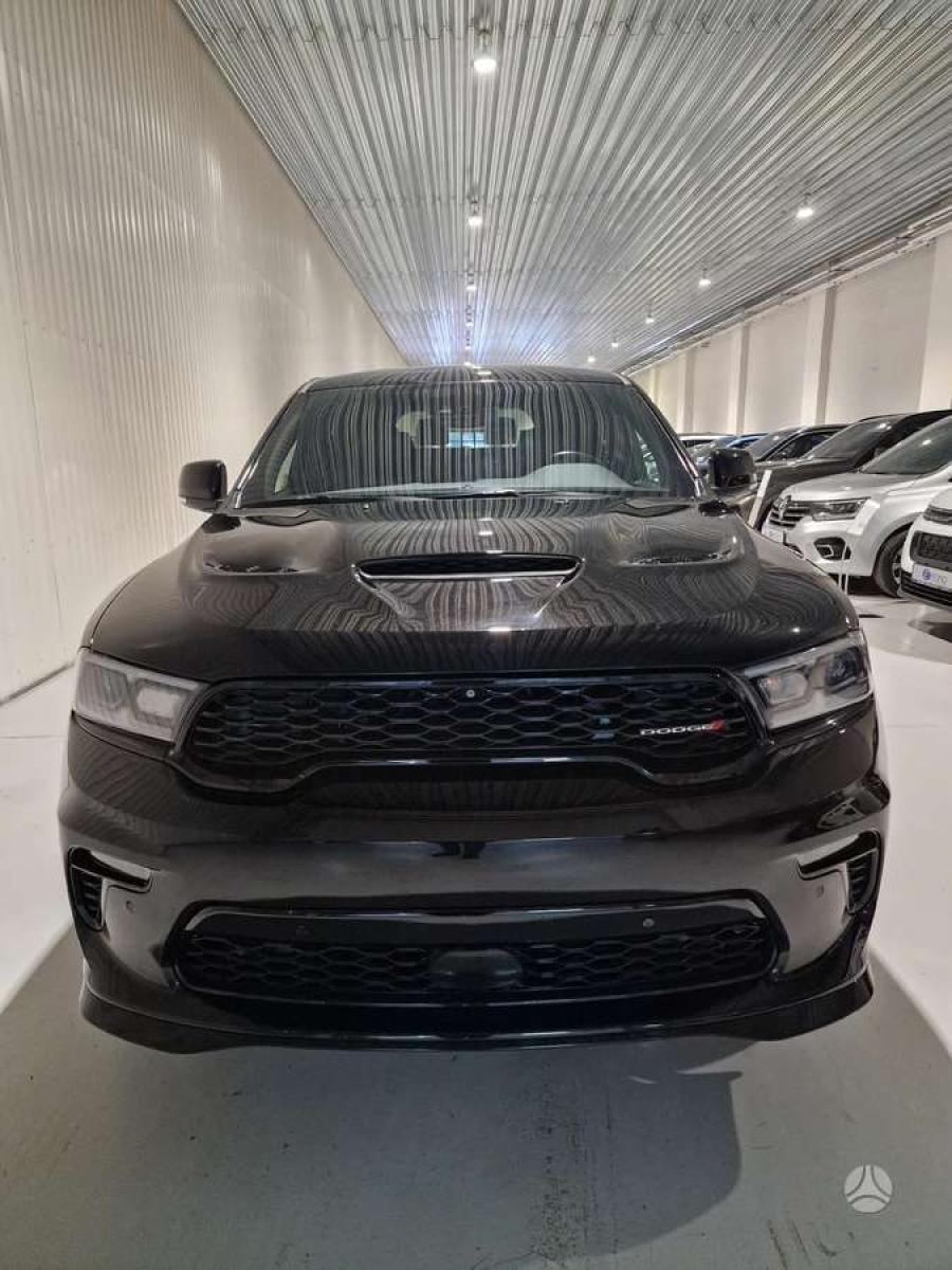 Black Dodge Durango 2022 in Siauliai, with an engine capacity of 3.60 L and mileage of 62 thousand km for 26900 €, photo 2 on AUTOMOTO.COM.LV