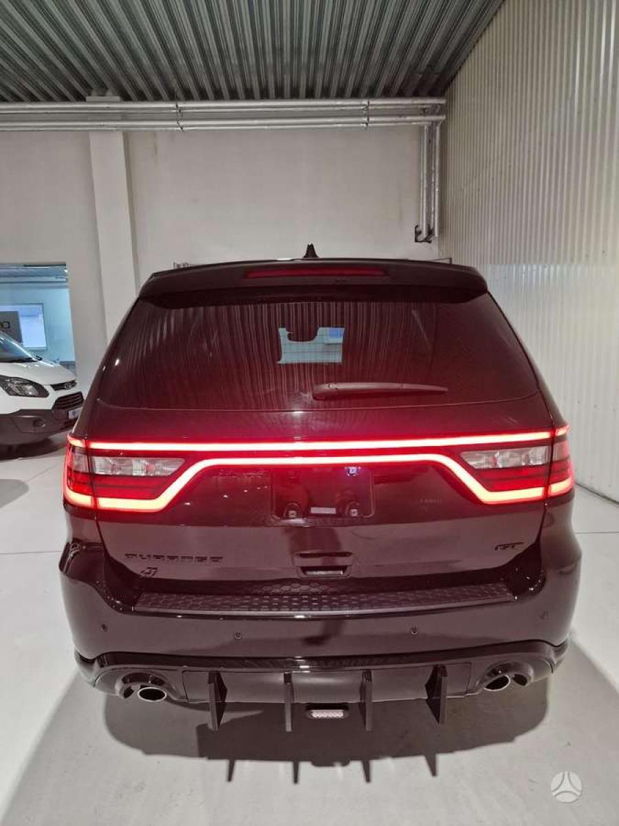 Black Dodge Durango 2022 in Siauliai, with an engine capacity of 3.60 L and mileage of 62 thousand km for 26900 €, photo 5 on AUTOMOTO.COM.LV