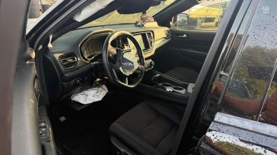 Black Dodge Durango 2022 in Ukmerge, with an engine capacity of 3.60 L and mileage of 75 thousand km for 9999 €, photo 10 on AUTOMOTO.COM.LV