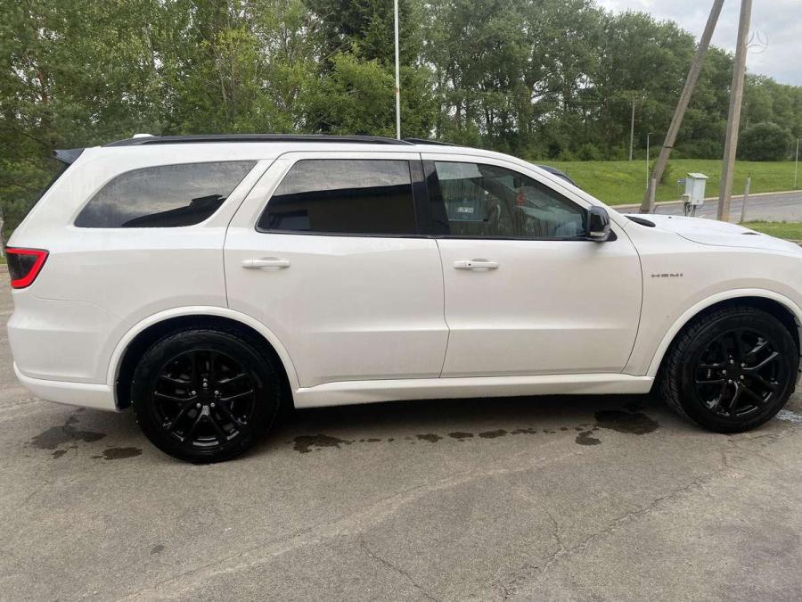 Черный Додж Дюранго 2022 в Расейняй, объемом двигателя 5.70 л и пробегом 76 тыс. км за 31600 €, фото 5 на AUTOMOTO.COM.LV