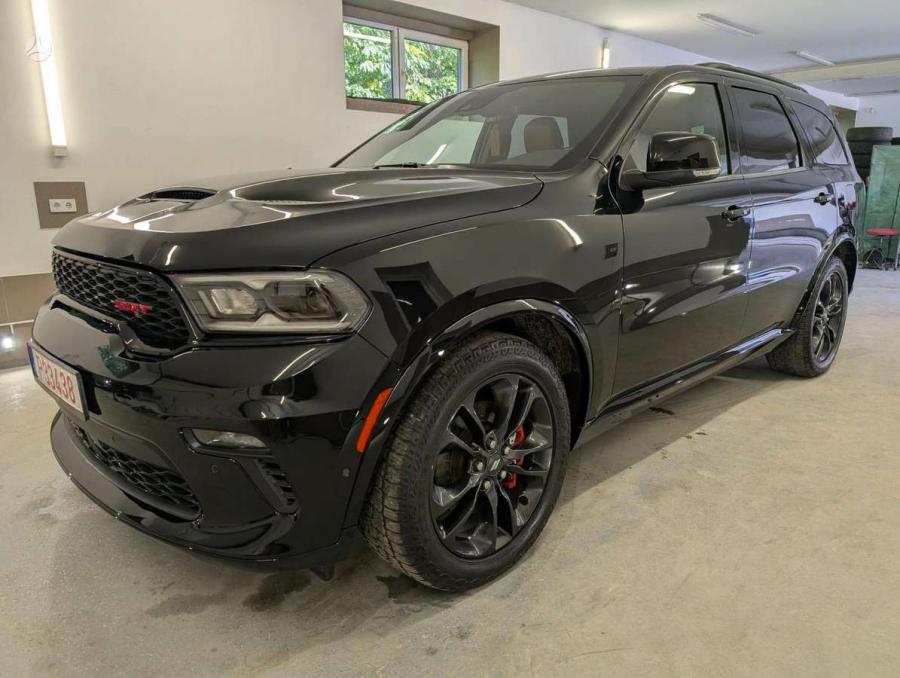 Black Dodge Durango 2022 in Klaipeda, with an engine capacity of 5.70 L and mileage of 68 thousand km for 33500 €, photo 1 on AUTOMOTO.COM.LV
