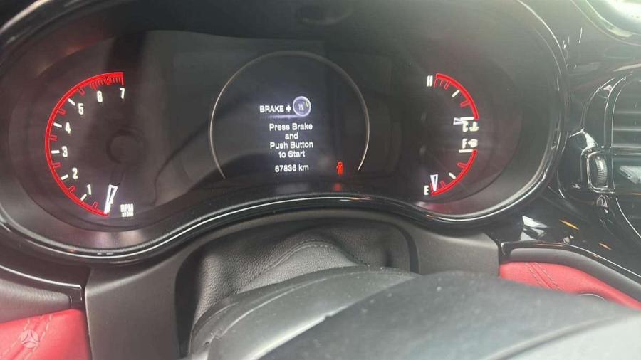 Black Dodge Durango 2022 in Klaipeda, with an engine capacity of 5.70 L and mileage of 68 thousand km for 33500 €, photo 7 on AUTOMOTO.COM.LV