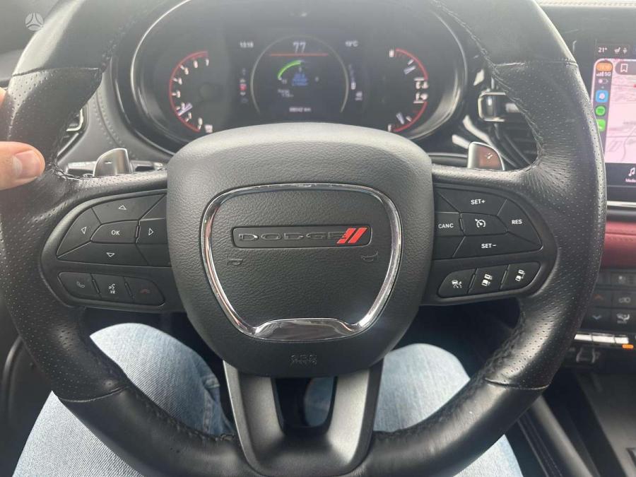 Black Dodge Durango 2022 in Klaipeda, with an engine capacity of 5.70 L and mileage of 68 thousand km for 33500 €, photo 8 on AUTOMOTO.COM.LV