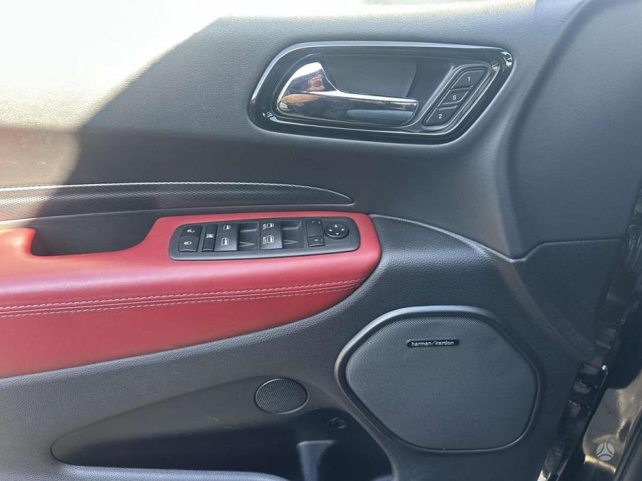 Black Dodge Durango 2022 in Klaipeda, with an engine capacity of 5.70 L and mileage of 68 thousand km for 33500 €, photo 17 on AUTOMOTO.COM.LV
