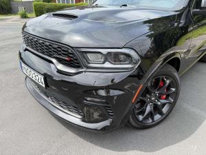Melns Dodge Durango 2023 Panevēža, ar dzinēja tilpumu 5.70 L un nobraukumu 56 tūkst. km par 55000 €, foto  vietnē AUTOMOTO.COM.LV