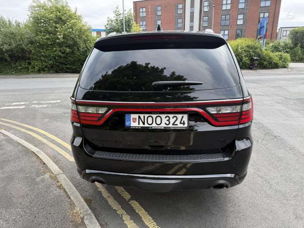Black Dodge Durango 2023 in Panevezys, with an engine capacity of 5.70 L and mileage of 56 thousand km for 55000 €, photo 6 on AUTOMOTO.COM.LV