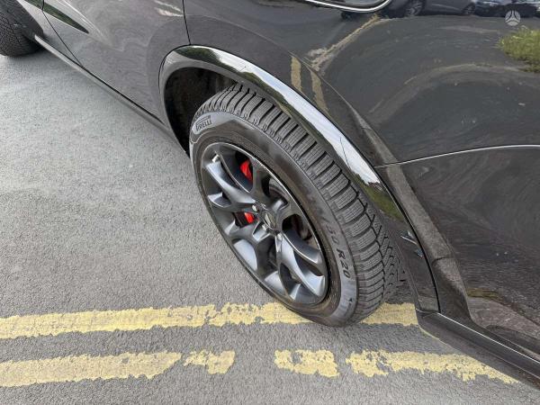 Black Dodge Durango 2023 in Panevezys, with an engine capacity of 5.70 L and mileage of 56 thousand km for 55000 €, photo 7 on AUTOMOTO.COM.LV