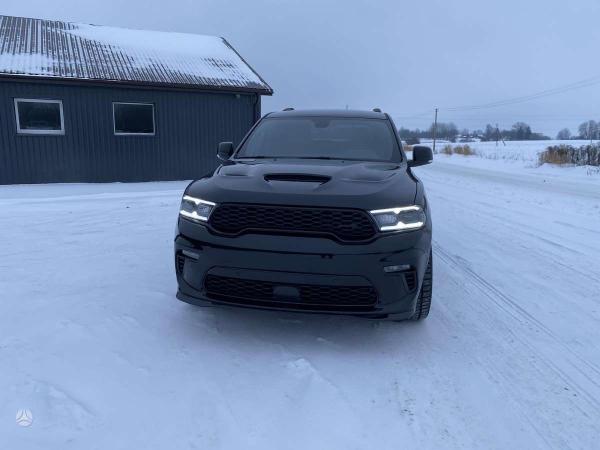 Black Dodge Durango 2022 in Raseiniai, with an engine capacity of 6.40 L and mileage of 62 thousand km for 40000 €, photo 1 on AUTOMOTO.COM.LV