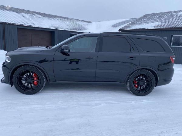 Black Dodge Durango 2022 in Raseiniai, with an engine capacity of 6.40 L and mileage of 62 thousand km for 40000 €, photo 3 on AUTOMOTO.COM.LV