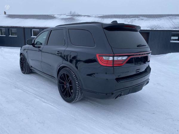 Black Dodge Durango 2022 in Raseiniai, with an engine capacity of 6.40 L and mileage of 62 thousand km for 40000 €, photo 4 on AUTOMOTO.COM.LV