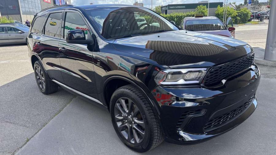 Black Dodge Durango 2023 in Panevezys, with an engine capacity of 3.60 L and mileage of 45 thousand km for 25900 €, photo 4 on AUTOMOTO.COM.LV
