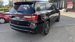 Black Dodge Durango 2023 in Panevezys, with an engine capacity of 3.60 L and mileage of 45 thousand km for 25900 €, photo 7 on AUTOMOTO.COM.LV