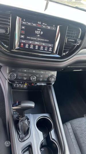 Black Dodge Durango 2023 in Panevezys, with an engine capacity of 3.60 L and mileage of 45 thousand km for 25900 €, photo 10 on AUTOMOTO.COM.LV